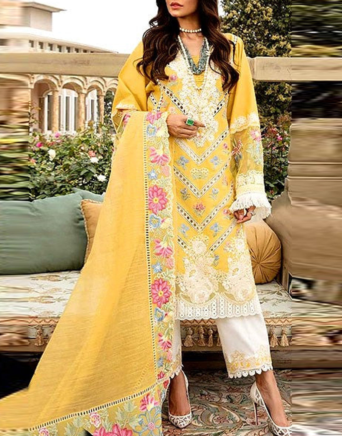 Lawn Dress Design 2025: Pakistani Lawn Suits & Lawn Collection Online ...