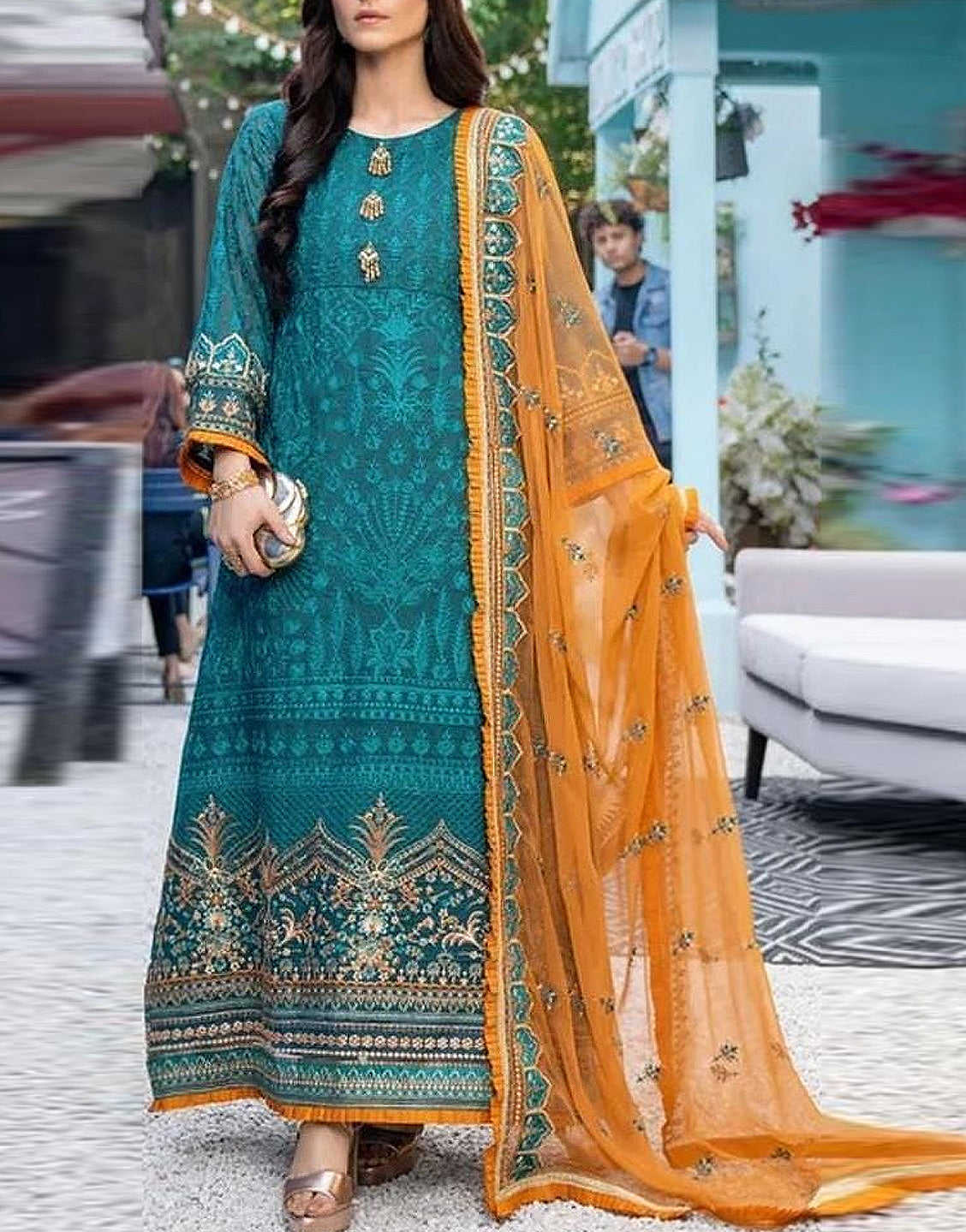 Lawn Dress Design 2025: Pakistani Lawn Suits & Lawn Collection Online ...