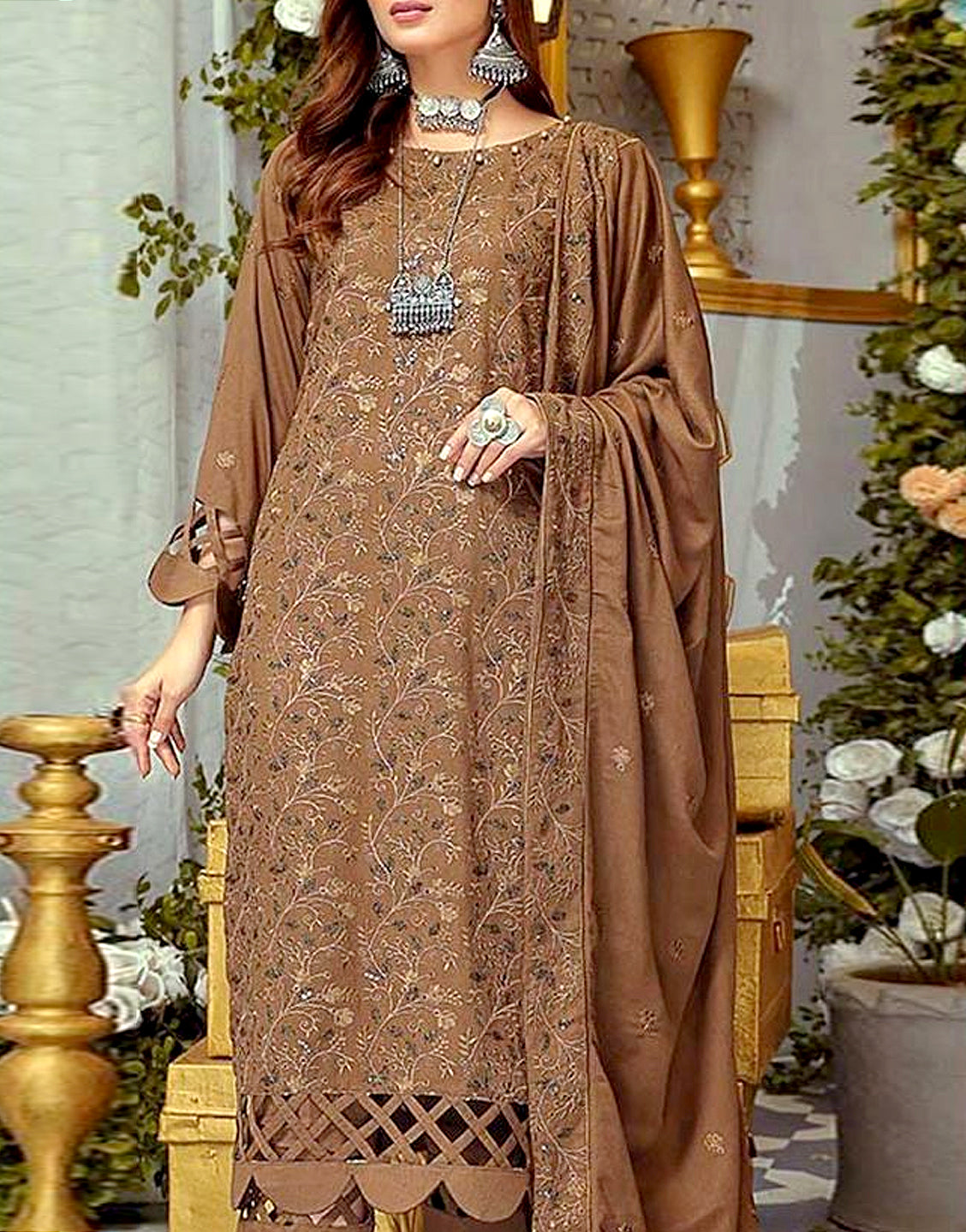 Lawn Dress Design 2024: Pakistani Lawn Suits & Lawn Collection Online ...