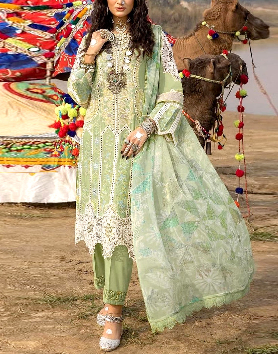Lawn Dress Design 2025: Pakistani Lawn Suits & Lawn Collection Online ...