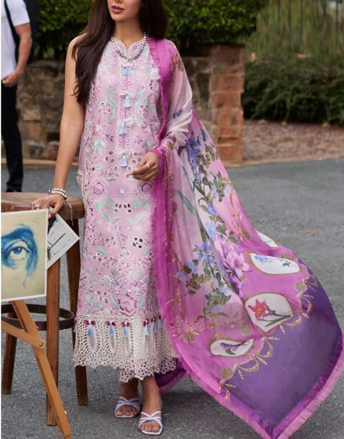 Lawn Dress Design 2025: Pakistani Lawn Suits & Lawn Collection Online ...