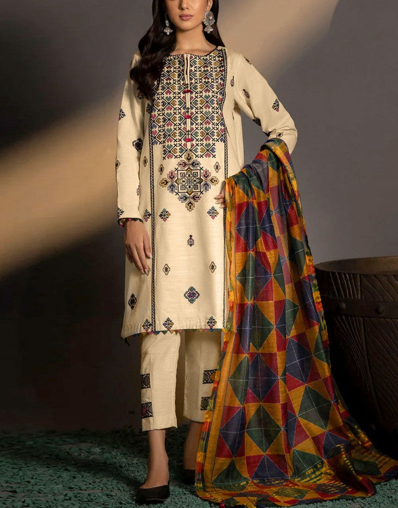 Lawn Dress Design 2025: Pakistani Lawn Suits & Lawn Collection Online ...
