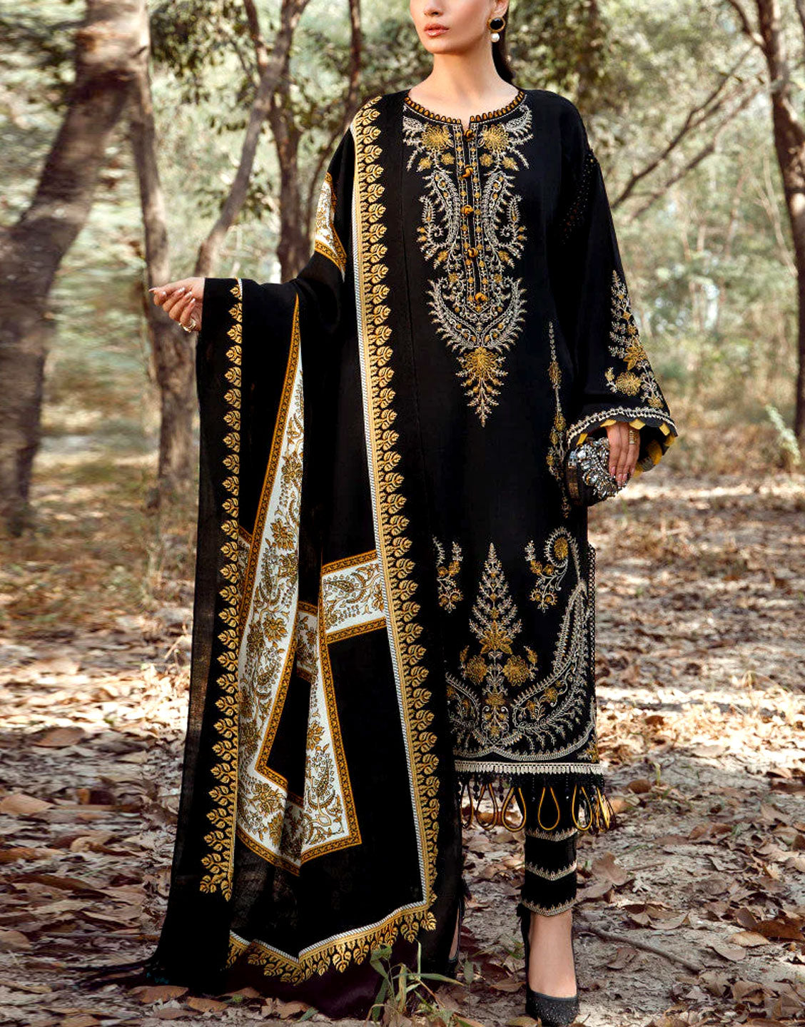 Lawn Dress Design 2025: Pakistani Lawn Suits & Lown k Suit Design 2024 ...